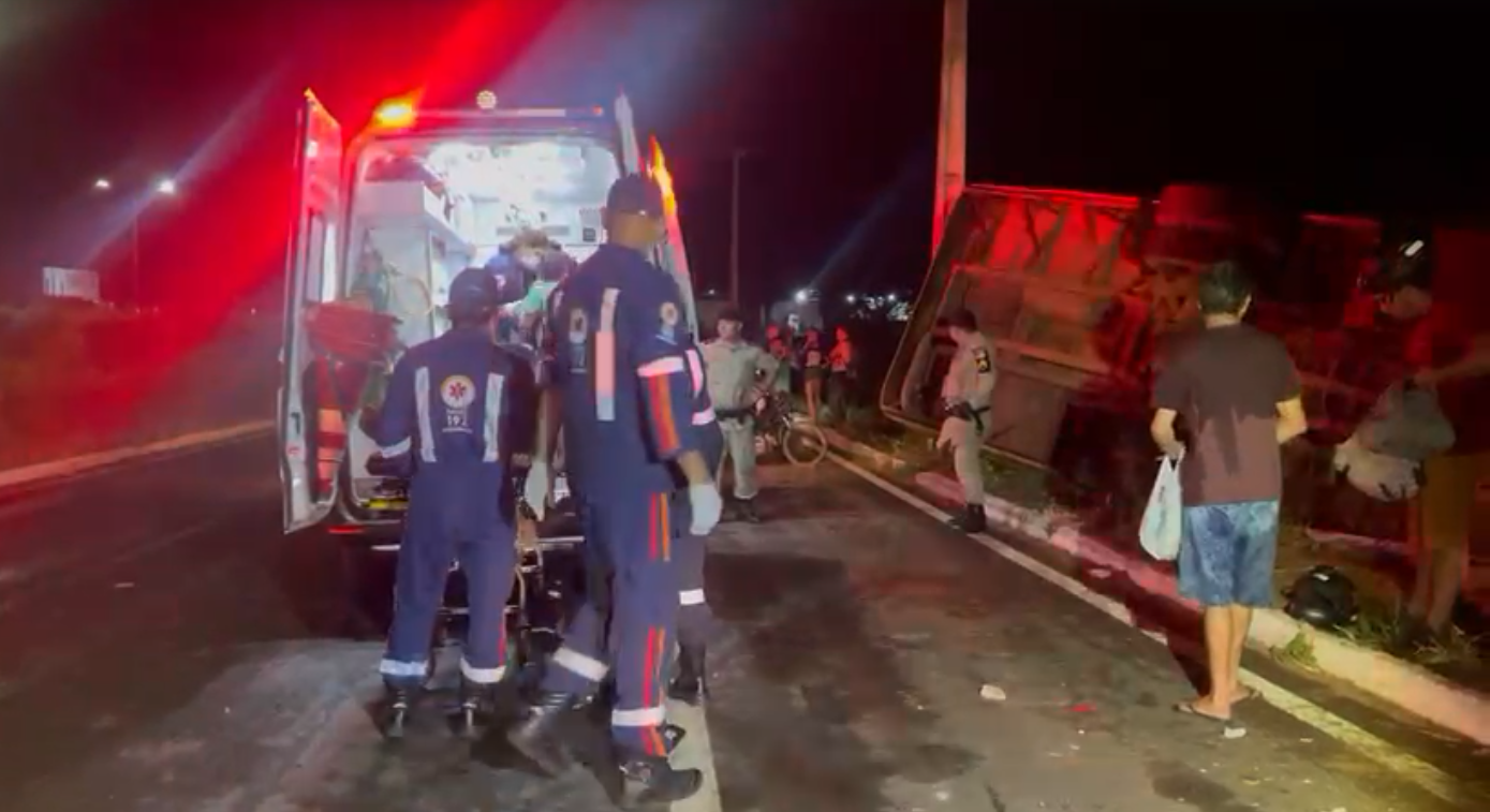 Acidente com ônibus da passaredo deixa passageiros feridos no norte do ...